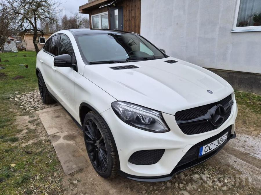 White Mercedes-Benz GLE 43 AMG 2017 in Riga, with an engine capacity of 3.00 L and mileage of 301 thousand km for 23500 €, photo 1 on AUTOMOTO.COM.LV