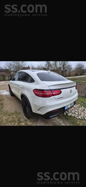 White Mercedes-Benz GLE 43 AMG 2017 in Riga, with an engine capacity of 3.00 L and mileage of 301 thousand km for 23500 €, photo 6 on AUTOMOTO.COM.LV