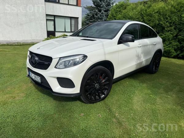 Белый Мерседес GLE 43 AMG 2017 в Рига, объемом двигателя 3.00 л и пробегом 290 тыс. км за 25500 €, фото 1 на AUTOMOTO.COM.LV