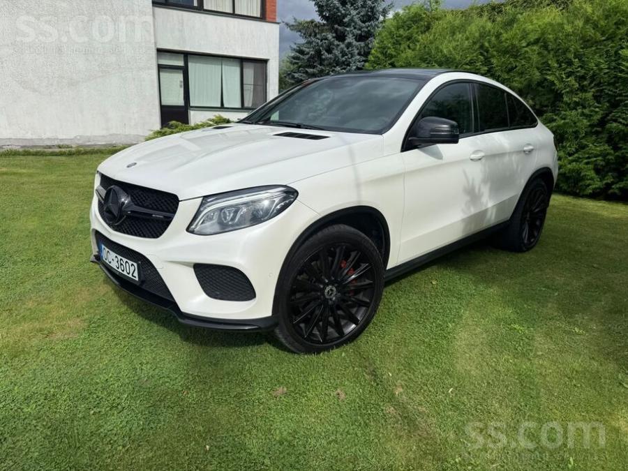 Белый Мерседес GLE 43 AMG 2017 в Рига, объемом двигателя 3.00 л и пробегом 290 тыс. км за 25500 €, фото 1 на AUTOMOTO.COM.LV