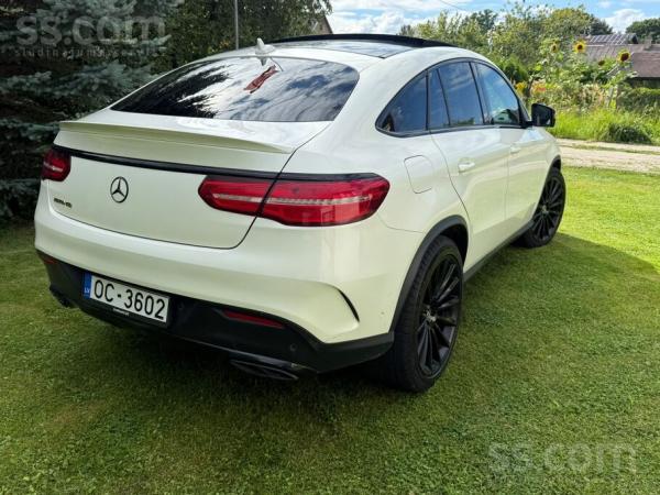 Белый Мерседес GLE 43 AMG 2017 в Рига, объемом двигателя 3.00 л и пробегом 290 тыс. км за 25500 €, фото 4 на AUTOMOTO.COM.LV