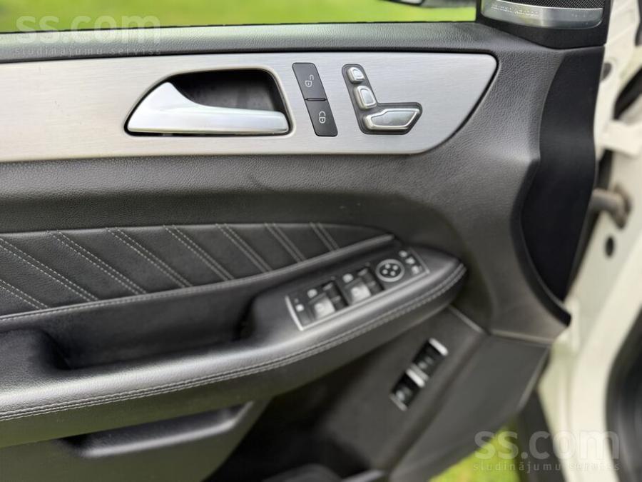 Белый Мерседес GLE 43 AMG 2017 в Рига, объемом двигателя 3.00 л и пробегом 295 тыс. км за 25500 €, фото 12 на AUTOMOTO.COM.LV