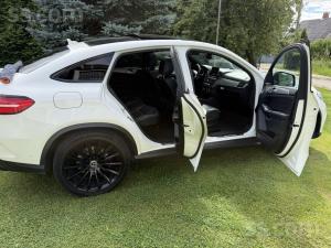 Белый Мерседес GLE 43 AMG 2017 в Рига, объемом двигателя 3.00 л и пробегом 295 тыс. км за 25500 €, фото 16 на AUTOMOTO.COM.LV