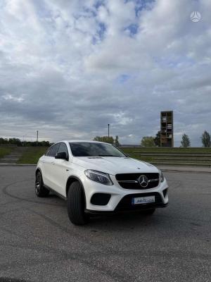 White Mercedes-Benz GLE 43 AMG 2017 in Vilnius, with an engine capacity of 3.00 L and mileage of 144 thousand km for 32000 €, photo  on AUTOMOTO.COM.LV
