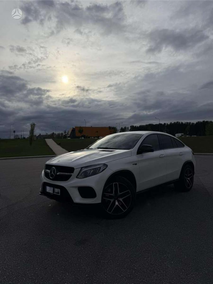 Balts Mercedes-Benz GLE 43 AMG 2017 Viļņa, ar dzinēja tilpumu 3.00 L un nobraukumu 144 tūkst. km par 32000 €, foto 3 vietnē AUTOMOTO.COM.LV