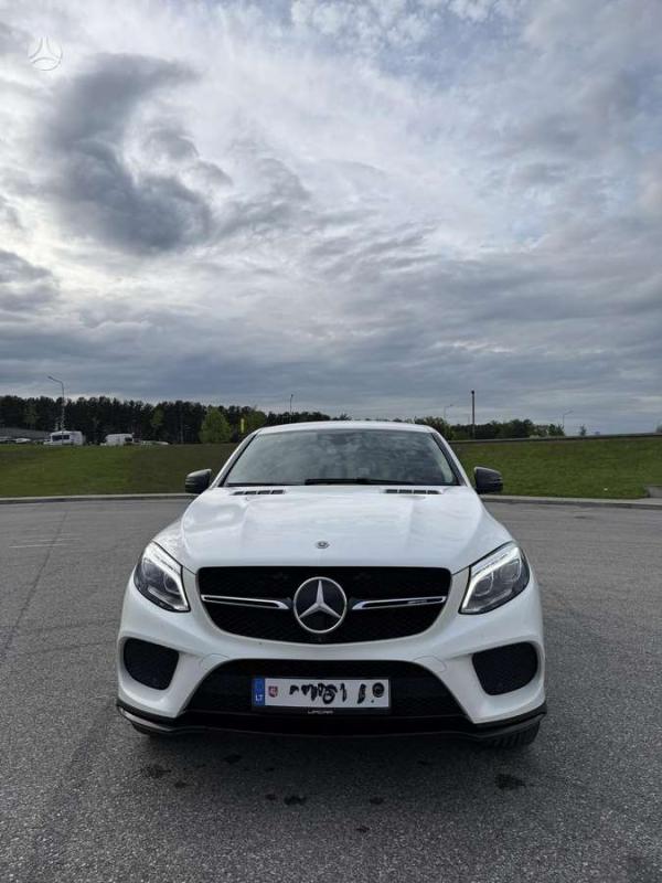 White Mercedes-Benz GLE 43 AMG 2017 in Vilnius, with an engine capacity of 3.00 L and mileage of 144 thousand km for 32000 €, photo 4 on AUTOMOTO.COM.LV