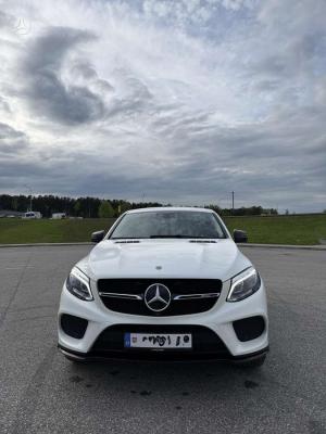 Balts Mercedes-Benz GLE 43 AMG 2017 Viļņa, ar dzinēja tilpumu 3.00 L un nobraukumu 144 tūkst. km par 32000 €, foto 4 vietnē AUTOMOTO.COM.LV