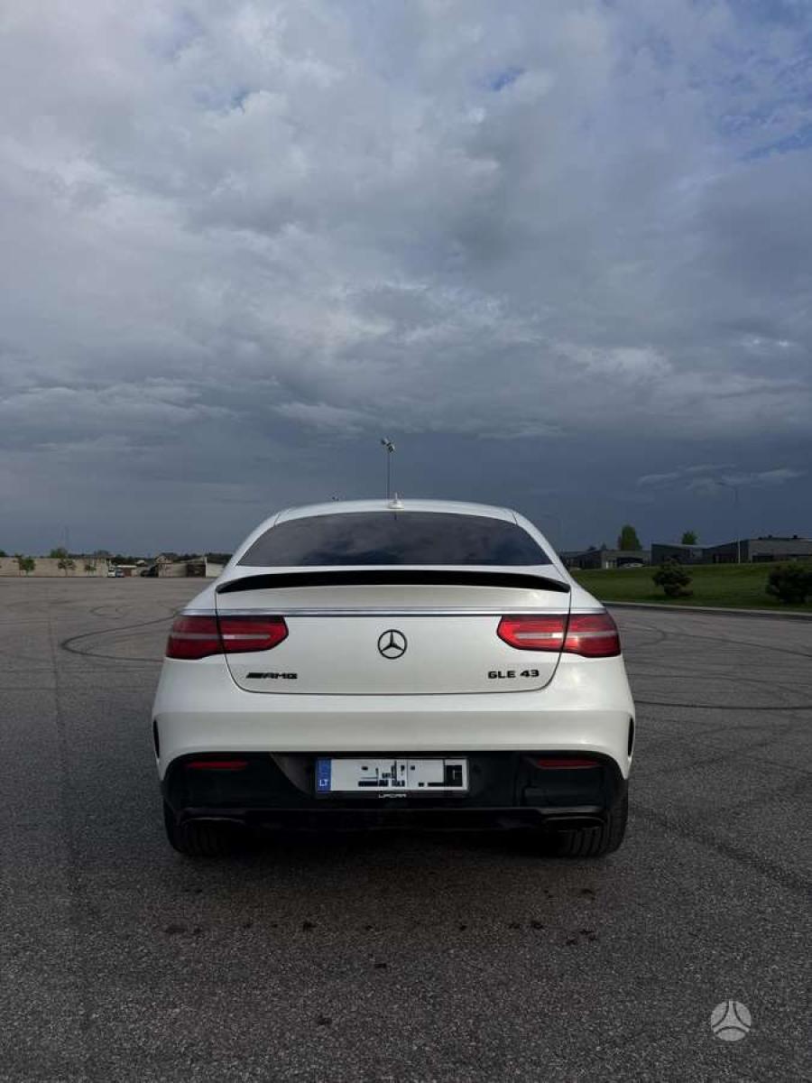 Balts Mercedes-Benz GLE 43 AMG 2017 Viļņa, ar dzinēja tilpumu 3.00 L un nobraukumu 144 tūkst. km par 32000 €, foto 6 vietnē AUTOMOTO.COM.LV