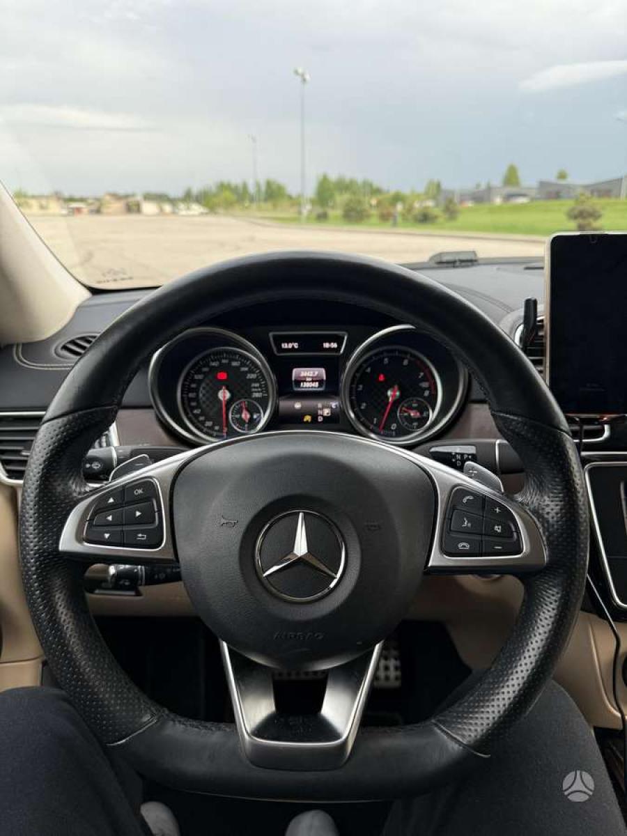 Balts Mercedes-Benz GLE 43 AMG 2017 Viļņa, ar dzinēja tilpumu 3.00 L un nobraukumu 144 tūkst. km par 32000 €, foto 16 vietnē AUTOMOTO.COM.LV