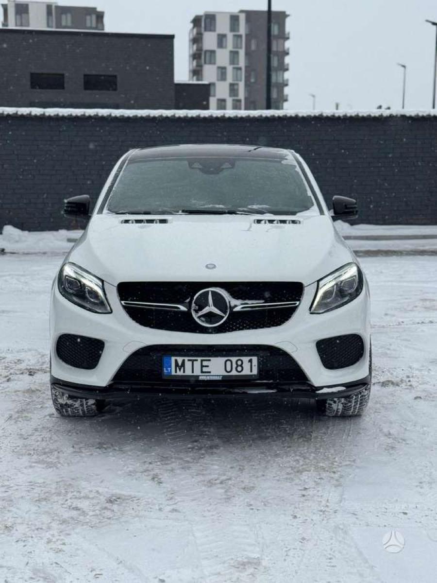 Белый Мерседес GLE 43 AMG 2019 в Каунас, объемом двигателя 3.00 л и пробегом 98 тыс. км за 31900 €, фото 1 на AUTOMOTO.COM.LV