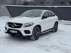 Белый Мерседес GLE 43 AMG 2019 в Каунас, объемом двигателя 3.00 л и пробегом 98 тыс. км за 31900 €, фото 2 на AUTOMOTO.COM.LV