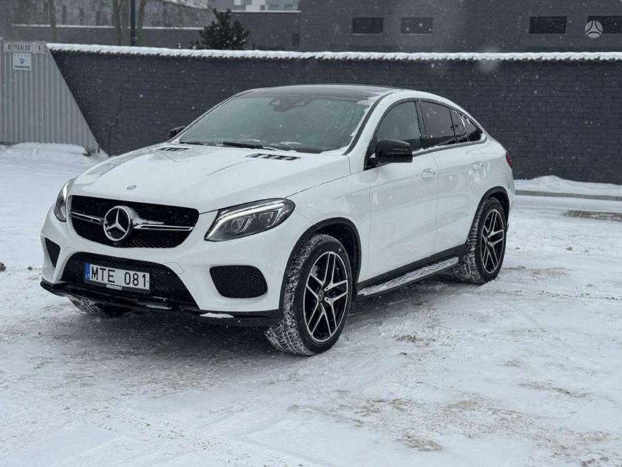 Белый Мерседес GLE 43 AMG 2019 в Каунас, объемом двигателя 3.00 л и пробегом 98 тыс. км за 31900 €, фото 2 на AUTOMOTO.COM.LV