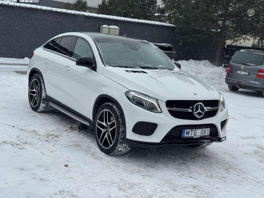 Белый Мерседес GLE 43 AMG 2019 в Каунас, объемом двигателя 3.00 л и пробегом 98 тыс. км за 31900 €, фото 3 на AUTOMOTO.COM.LV
