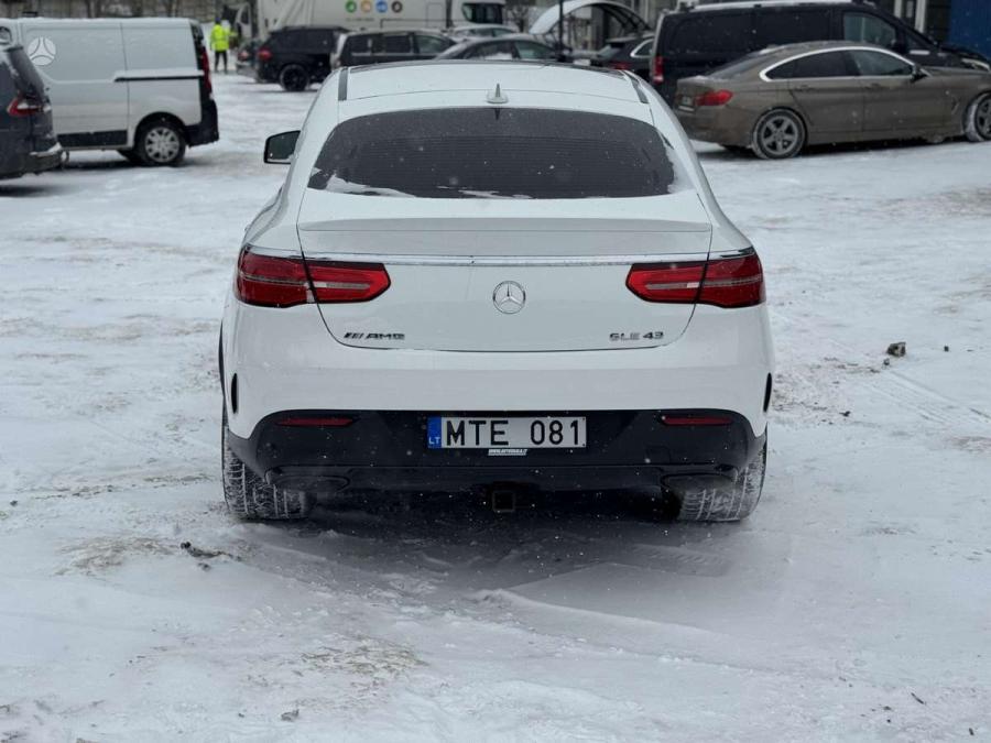 Белый Мерседес GLE 43 AMG 2019 в Каунас, объемом двигателя 3.00 л и пробегом 98 тыс. км за 31900 €, фото 6 на AUTOMOTO.COM.LV