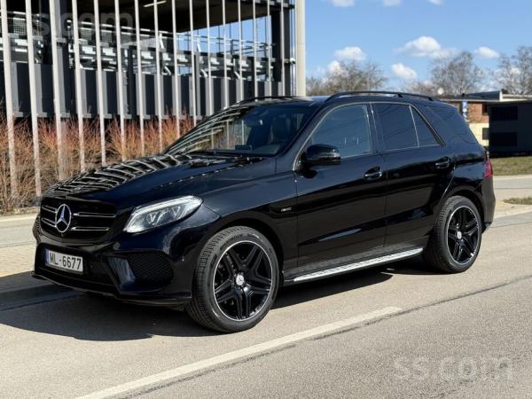 Black Mercedes-Benz GLE 450 AMG 2016 in Riga, with an engine capacity of 3.00 L and mileage of 221 thousand km for 28500 €, photo 1 on AUTOMOTO.COM.LV