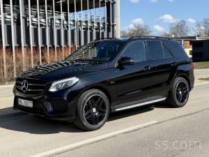 Черный Мерседес GLE 450 AMG 2016 в Рига, объемом двигателя 3.00 л и пробегом 221 тыс. км за 28500 €, фото  на AUTOMOTO.COM.LV