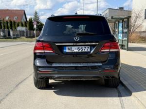 Black Mercedes-Benz GLE 450 AMG 2016 in Riga, with an engine capacity of 3.00 L and mileage of 221 thousand km for 28500 €, photo 7 on AUTOMOTO.COM.LV