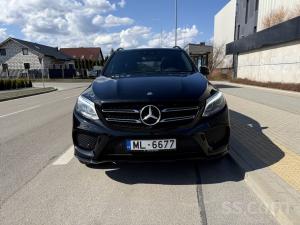 Black Mercedes-Benz GLE 450 AMG 2016 in Riga, with an engine capacity of 3.00 L and mileage of 221 thousand km for 28500 €, photo 11 on AUTOMOTO.COM.LV