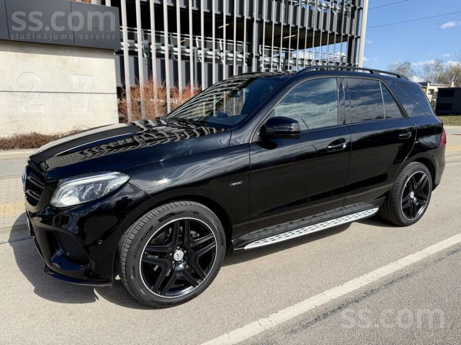 Black Mercedes-Benz GLE 450 AMG 2016 in Riga, with an engine capacity of 3.00 L and mileage of 221 thousand km for 28500 €, photo 15 on AUTOMOTO.COM.LV