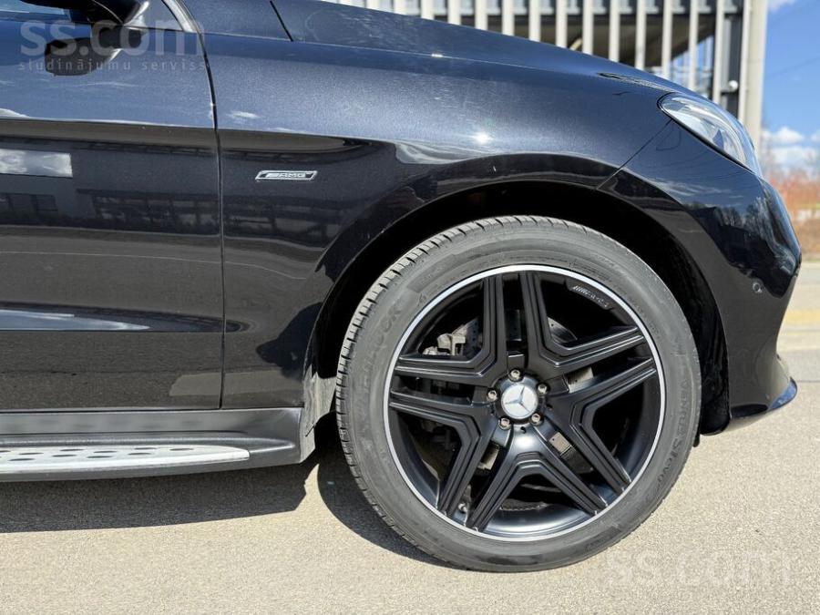 Black Mercedes-Benz GLE 450 AMG 2016 in Riga, with an engine capacity of 3.00 L and mileage of 221 thousand km for 28500 €, photo 17 on AUTOMOTO.COM.LV