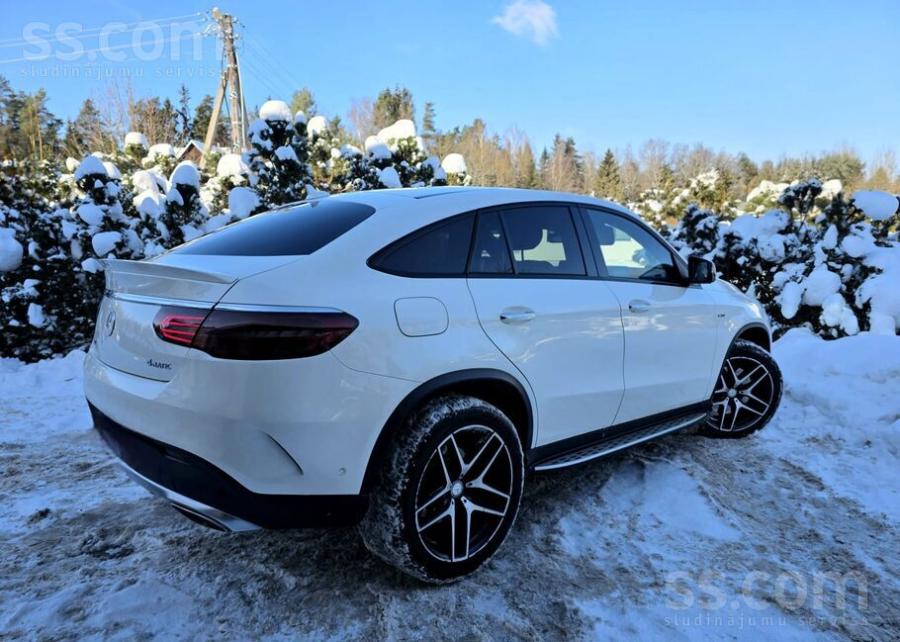 Белый Мерседес GLE 450 AMG 2016 в Рига, объемом двигателя 3.00 л и пробегом 186 тыс. км за 28500 €, фото 3 на AUTOMOTO.COM.LV