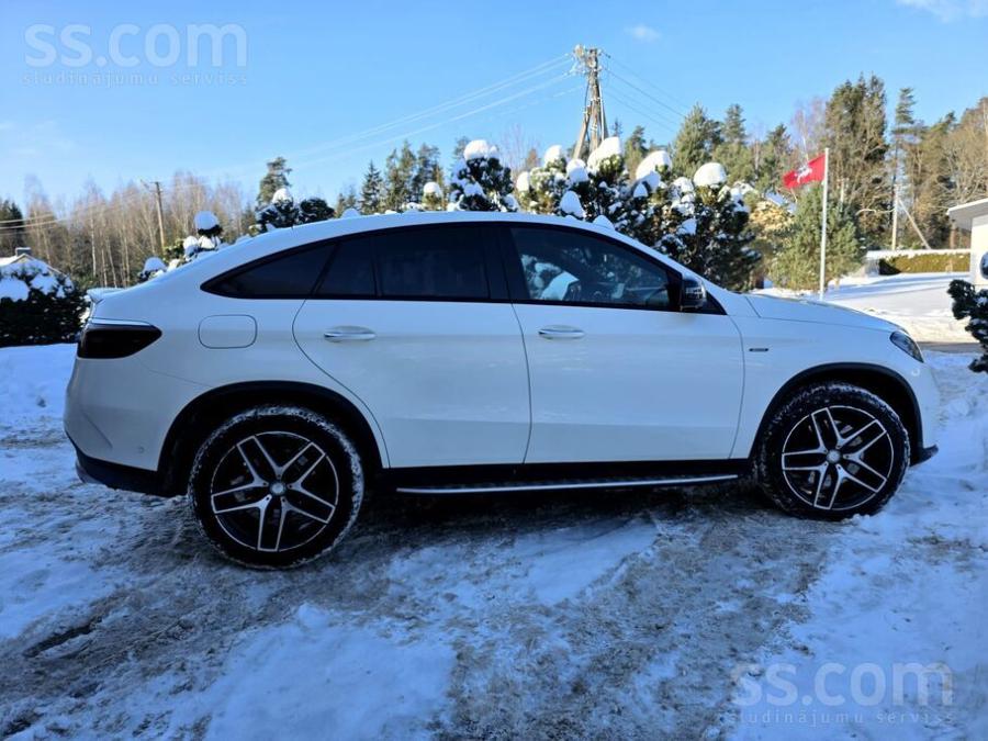 Белый Мерседес GLE 450 AMG 2016 в Рига, объемом двигателя 3.00 л и пробегом 186 тыс. км за 28500 €, фото 4 на AUTOMOTO.COM.LV