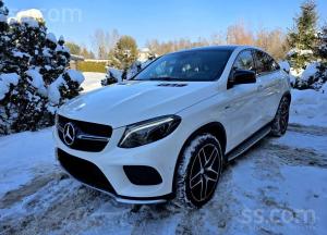 Белый Мерседес GLE 450 AMG 2016 в Рига, объемом двигателя 3.00 л и пробегом 186 тыс. км за 28500 €, фото 11 на AUTOMOTO.COM.LV