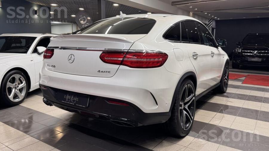 White Mercedes-Benz GLE 450 AMG 2016 in Riga, with an engine capacity of 3.00 L and mileage of 240 thousand km for 28490 €, photo 6 on AUTOMOTO.COM.LV