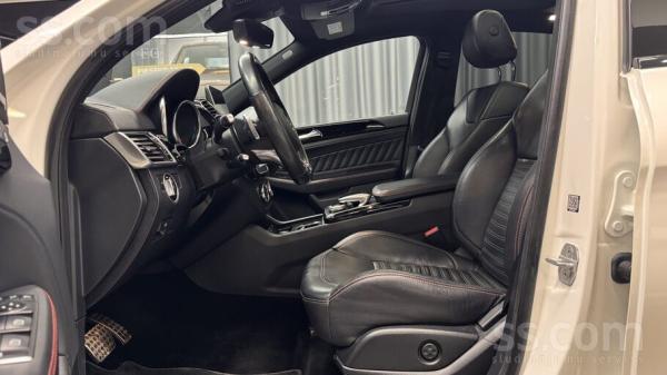 White Mercedes-Benz GLE 450 AMG 2016 in Riga, with an engine capacity of 3.00 L and mileage of 240 thousand km for 28490 €, photo 7 on AUTOMOTO.COM.LV
