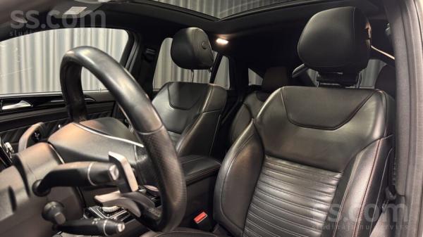 White Mercedes-Benz GLE 450 AMG 2016 in Riga, with an engine capacity of 3.00 L and mileage of 240 thousand km for 28490 €, photo 9 on AUTOMOTO.COM.LV
