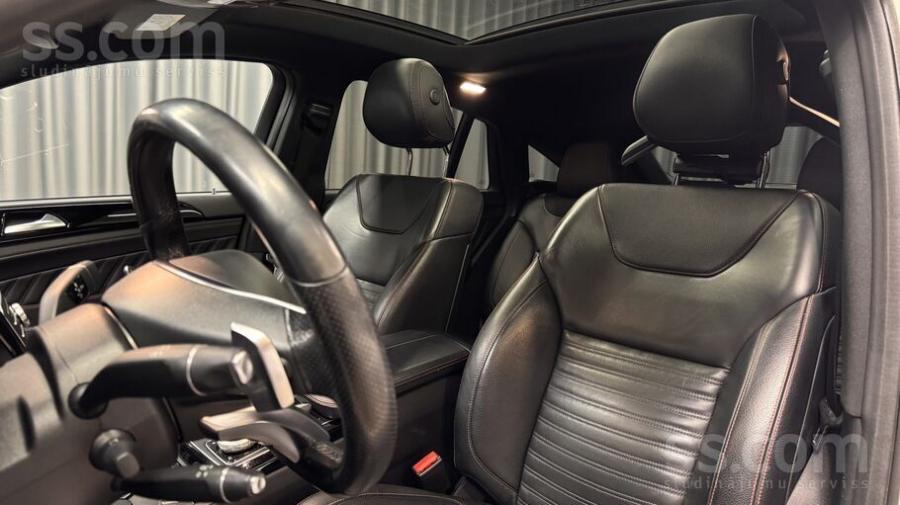 White Mercedes-Benz GLE 450 AMG 2016 in Riga, with an engine capacity of 3.00 L and mileage of 240 thousand km for 28490 €, photo 10 on AUTOMOTO.COM.LV