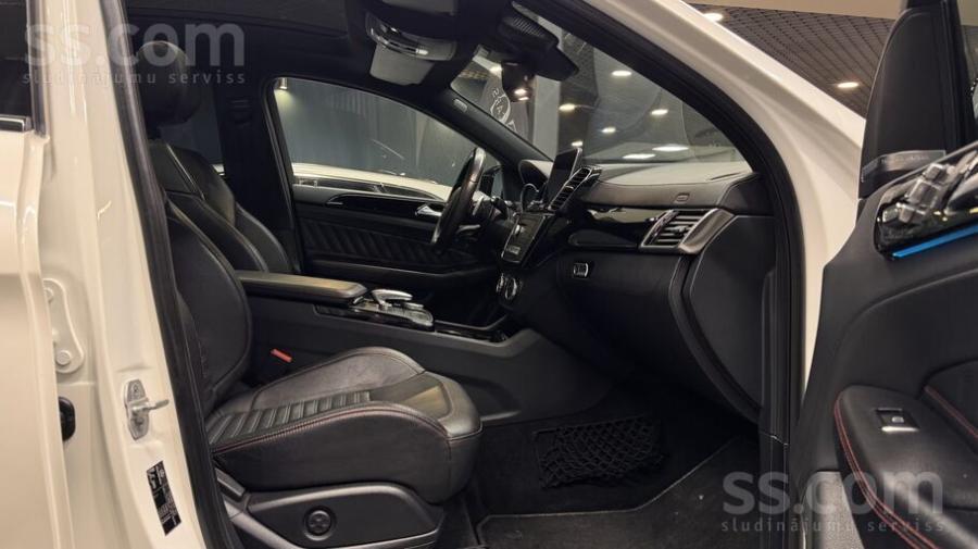 White Mercedes-Benz GLE 450 AMG 2016 in Riga, with an engine capacity of 3.00 L and mileage of 240 thousand km for 28490 €, photo 12 on AUTOMOTO.COM.LV