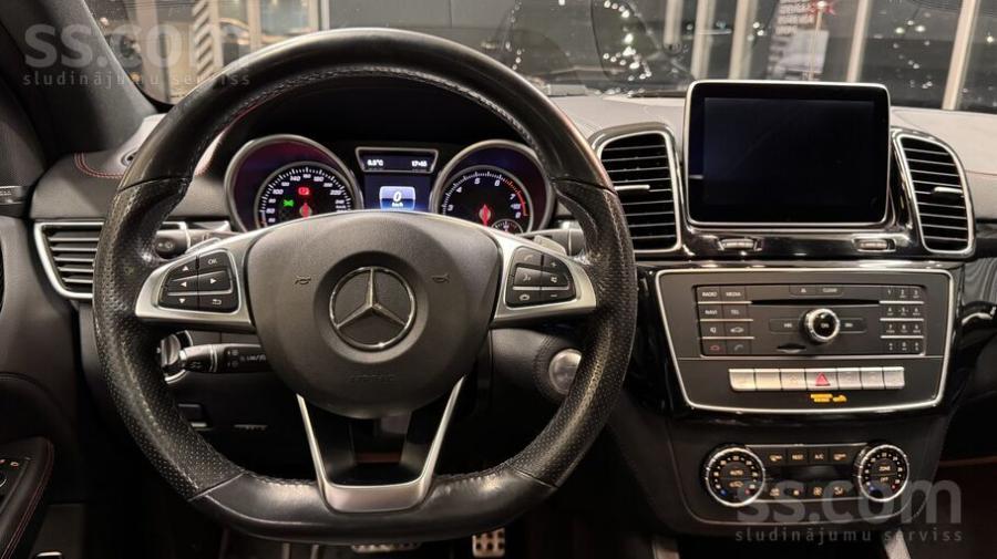White Mercedes-Benz GLE 450 AMG 2016 in Riga, with an engine capacity of 3.00 L and mileage of 240 thousand km for 28490 €, photo 20 on AUTOMOTO.COM.LV