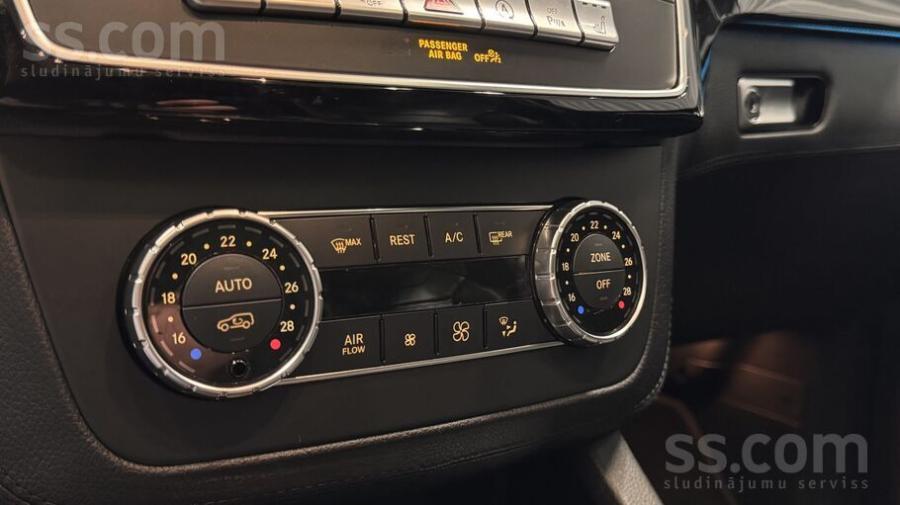 White Mercedes-Benz GLE 450 AMG 2016 in Riga, with an engine capacity of 3.00 L and mileage of 240 thousand km for 28490 €, photo 22 on AUTOMOTO.COM.LV