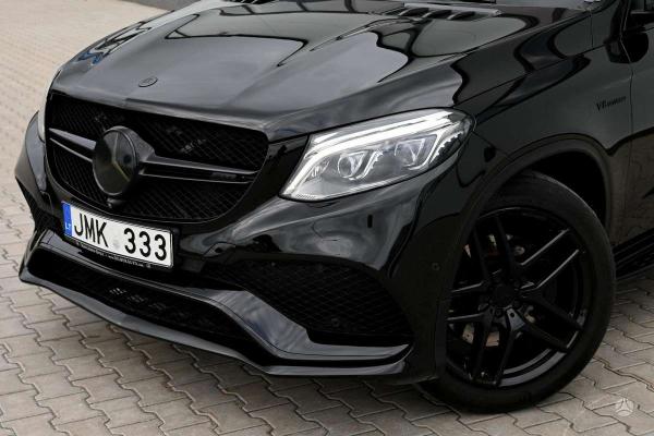 Black Mercedes-Benz gle-450 2016 in Kretinga, with an engine capacity of 3.00 L and mileage of 194 thousand km for 26999 €, photo 4 on AUTOMOTO.COM.LV