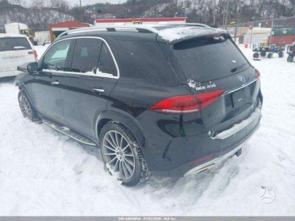 Black Mercedes-Benz gle-450 2020 in Klaipeda, with an engine capacity of 0.00 L and mileage of 54 thousand km for 19100 €, photo 3 on AUTOMOTO.COM.LV