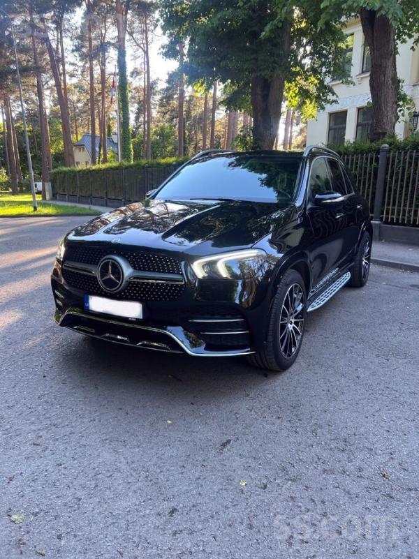 Black Mercedes-Benz gle-450 2020 in Riga, with an engine capacity of 3.00 L and mileage of 57 thousand km for 59300 €, photo 1 on AUTOMOTO.COM.LV