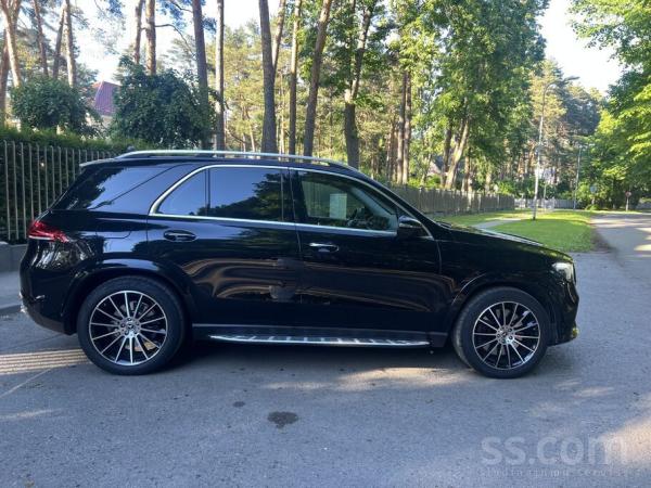 Black Mercedes-Benz gle-450 2020 in Riga, with an engine capacity of 3.00 L and mileage of 57 thousand km for 59300 €, photo 3 on AUTOMOTO.COM.LV