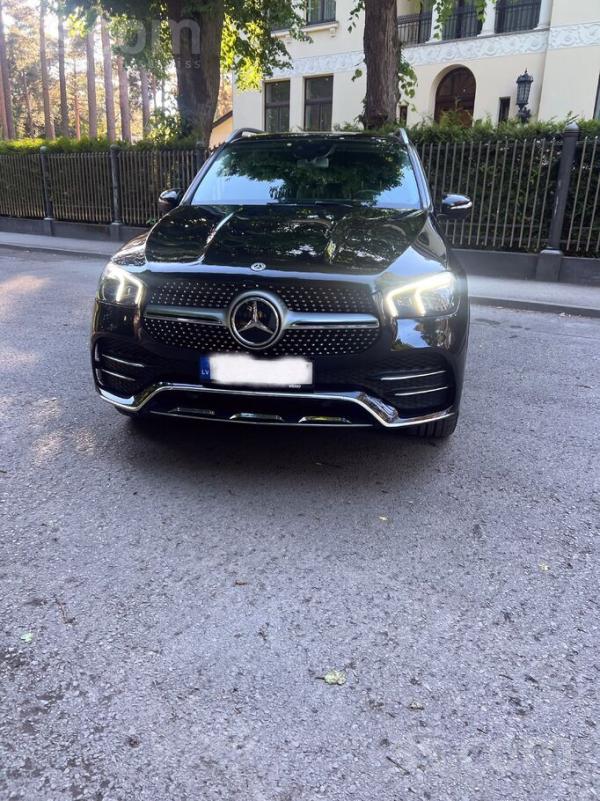 Black Mercedes-Benz gle-450 2020 in Riga, with an engine capacity of 3.00 L and mileage of 57 thousand km for 59300 €, photo 4 on AUTOMOTO.COM.LV
