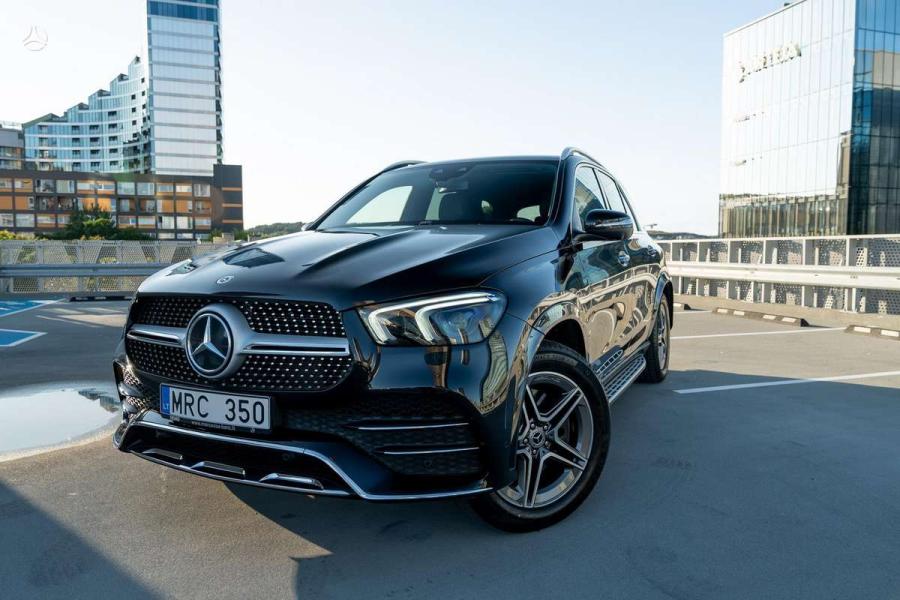 Black Mercedes-Benz gle-450 2021 in Vilnius, with an engine capacity of 3.00 L and mileage of 56 thousand km for 52900 €, photo 3 on AUTOMOTO.COM.LV