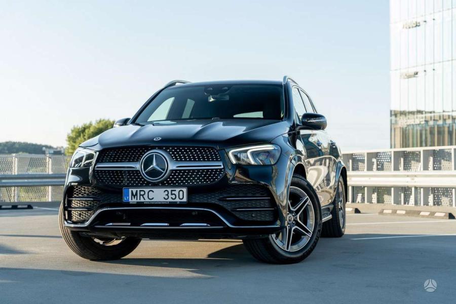 Black Mercedes-Benz gle-450 2021 in Vilnius, with an engine capacity of 3.00 L and mileage of 56 thousand km for 52900 €, photo 4 on AUTOMOTO.COM.LV