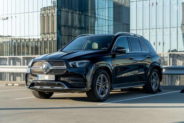 Melns Mercedes-Benz gle-450 2021 Viļņa, ar dzinēja tilpumu 3.00 L un nobraukumu 56 tūkst. km par 52900 €, foto 4 vietnē AUTOMOTO.COM.LV