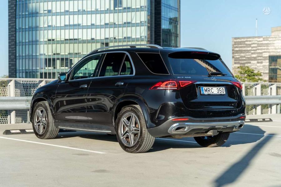 Black Mercedes-Benz gle-450 2021 in Vilnius, with an engine capacity of 3.00 L and mileage of 56 thousand km for 52900 €, photo 7 on AUTOMOTO.COM.LV