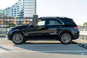 Black Mercedes-Benz gle-450 2021 in Vilnius, with an engine capacity of 3.00 L and mileage of 56 thousand km for 52900 €, photo 9 on AUTOMOTO.COM.LV