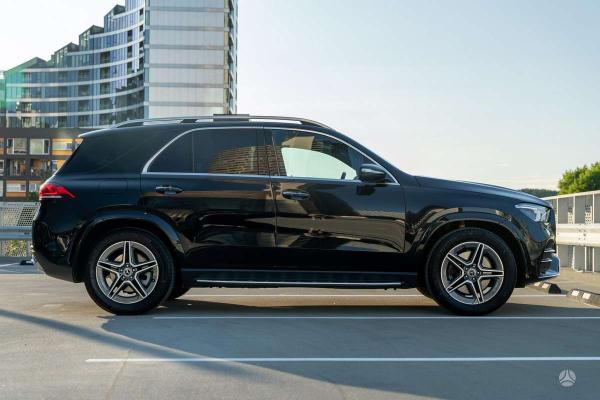 Melns Mercedes-Benz gle-450 2021 Viļņa, ar dzinēja tilpumu 3.00 L un nobraukumu 56 tūkst. km par 52900 €, foto 9 vietnē AUTOMOTO.COM.LV