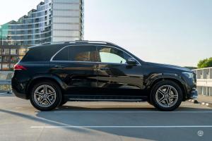 Black Mercedes-Benz gle-450 2021 in Vilnius, with an engine capacity of 3.00 L and mileage of 56 thousand km for 52900 €, photo 10 on AUTOMOTO.COM.LV