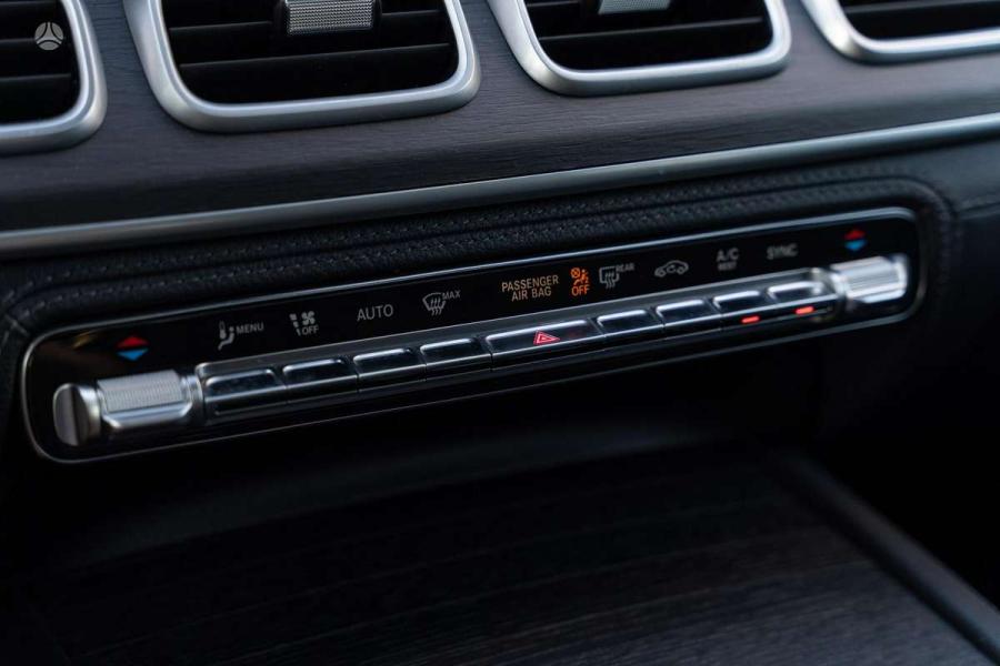 Black Mercedes-Benz gle-450 2021 in Vilnius, with an engine capacity of 3.00 L and mileage of 56 thousand km for 52900 €, photo 25 on AUTOMOTO.COM.LV