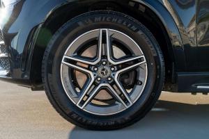 Black Mercedes-Benz gle-450 2021 in Vilnius, with an engine capacity of 3.00 L and mileage of 56 thousand km for 52900 €, photo 28 on AUTOMOTO.COM.LV
