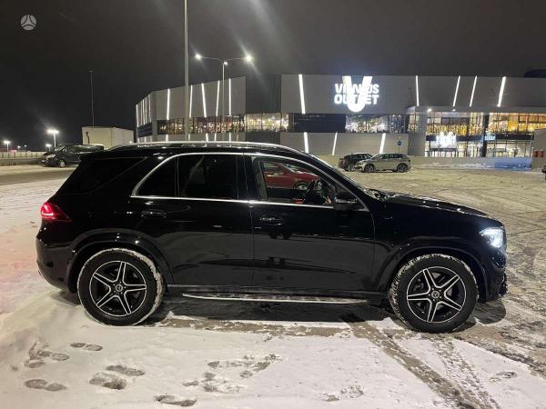 Melns Mercedes-Benz gle-450 2022 Viļņa, ar dzinēja tilpumu 3.00 L un nobraukumu 75 tūkst. km par 59900 €, foto 3 vietnē AUTOMOTO.COM.LV