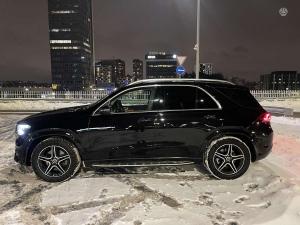 Black Mercedes-Benz gle-450 2022 in Vilnius, with an engine capacity of 3.00 L and mileage of 75 thousand km for 59900 €, photo 4 on AUTOMOTO.COM.LV